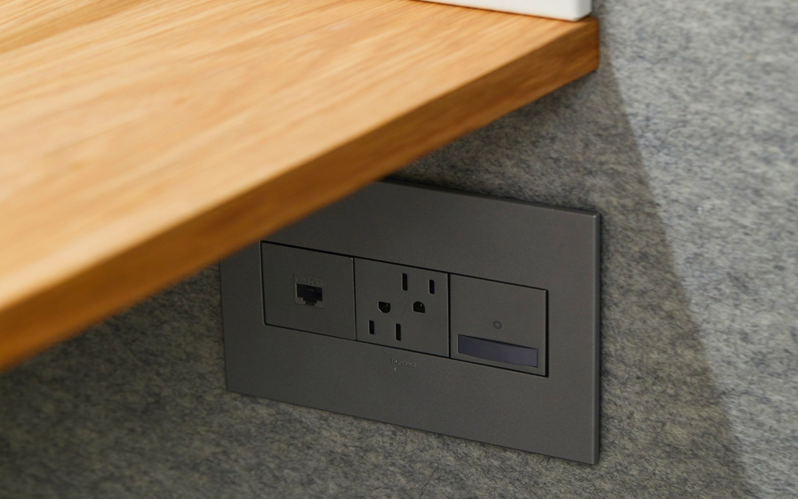 Locating electrical power sockets - Promas Building